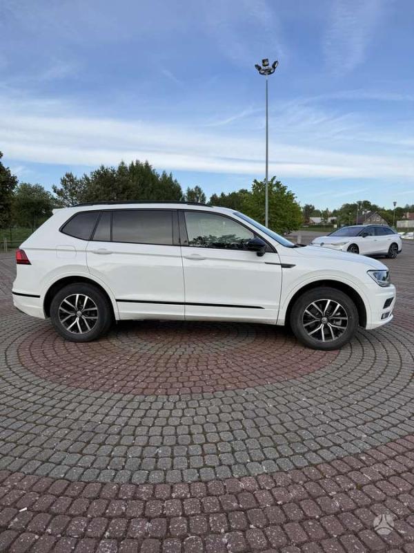 White Volkswagen Tiguan Allspace 2021 in Silute, with an engine capacity of 1.98 L and mileage of 58 thousand km for 19500 €, photo 9 on AUTOMOTO.COM.LV