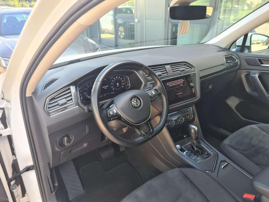 Balts Volkswagen Tiguan Allspace 2021 Šauļi, ar dzinēja tilpumu 1.50 L un nobraukumu 185 tūkst. km par 20500 €, foto 13 vietnē AUTOMOTO.COM.LV