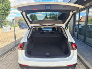 Balts Volkswagen Tiguan Allspace 2021 Šauļi, ar dzinēja tilpumu 1.50 L un nobraukumu 185 tūkst. km par 20500 €, foto 30 vietnē AUTOMOTO.COM.LV