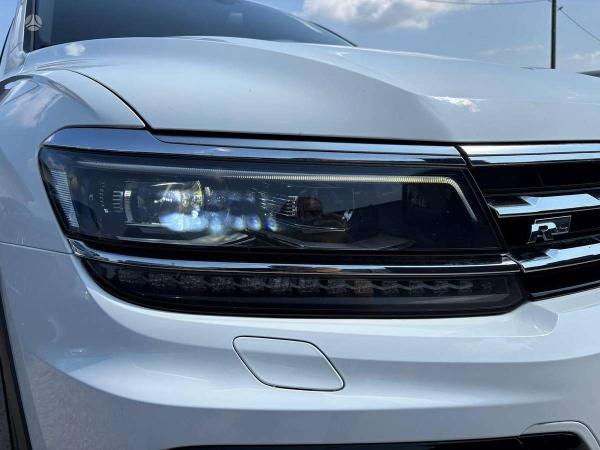 White Volkswagen Tiguan Allspace 2021 in Vilnius, with an engine capacity of 1.97 L and mileage of 211 thousand km for 18990 €, photo 8 on AUTOMOTO.COM.LV