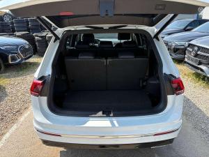 Balts Volkswagen Tiguan Allspace 2021 Viļņa, ar dzinēja tilpumu 1.97 L un nobraukumu 211 tūkst. km par 18990 €, foto 23 vietnē AUTOMOTO.COM.LV