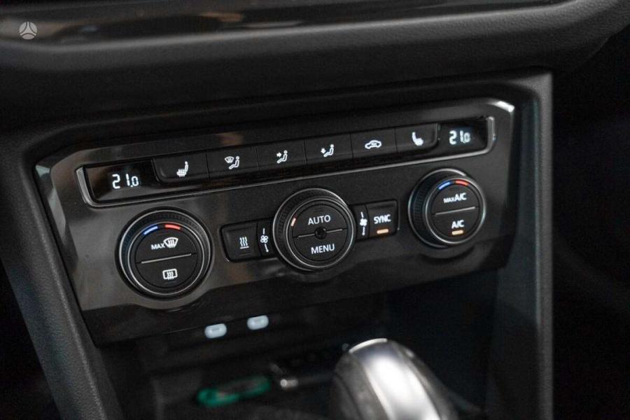 White Volkswagen Tiguan Allspace 2021 in Vilnius, with an engine capacity of 2.00 L and mileage of 196 thousand km for 20900 €, photo 19 on AUTOMOTO.COM.LV