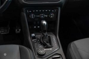White Volkswagen Tiguan Allspace 2021 in Vilnius, with an engine capacity of 2.00 L and mileage of 196 thousand km for 20900 €, photo 21 on AUTOMOTO.COM.LV