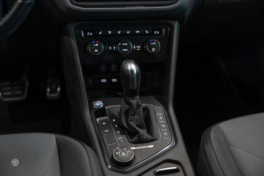 White Volkswagen Tiguan Allspace 2021 in Vilnius, with an engine capacity of 2.00 L and mileage of 196 thousand km for 20900 €, photo 21 on AUTOMOTO.COM.LV