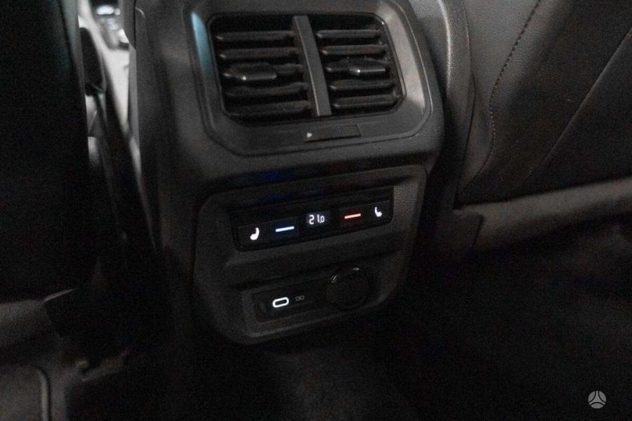 White Volkswagen Tiguan Allspace 2021 in Vilnius, with an engine capacity of 2.00 L and mileage of 196 thousand km for 20900 €, photo 23 on AUTOMOTO.COM.LV