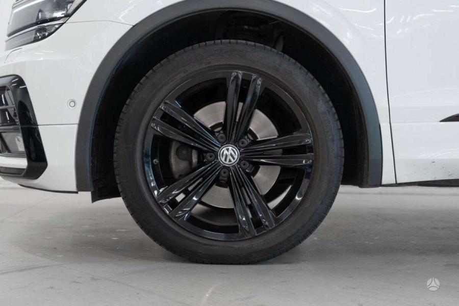White Volkswagen Tiguan Allspace 2021 in Vilnius, with an engine capacity of 2.00 L and mileage of 196 thousand km for 20900 €, photo 30 on AUTOMOTO.COM.LV