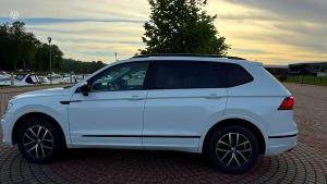 White Volkswagen Tiguan Allspace 2021 in Silute, with an engine capacity of 1.98 L and mileage of 58 thousand km for 19500 €, photo 5 on AUTOMOTO.COM.LV