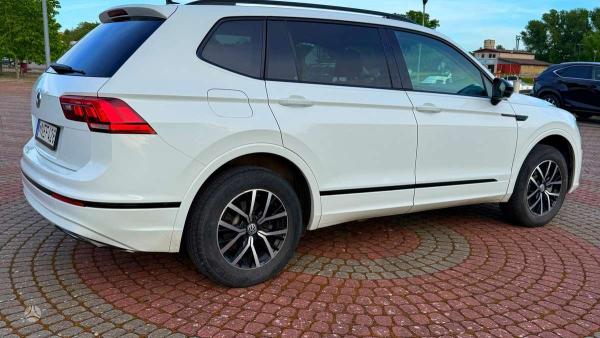 Volkswagen Tiguan Allspace 2021 in Silute on AUTOMOTO.COM.LV White Volkswagen Tiguan Allspace 2021 in Silute, with an engine capacity of 1.98 L and mileage of 58 thousand km for 19500 €, photo 9 on AUTOMOTO.COM.LV