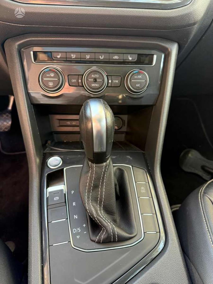 White Volkswagen Tiguan Allspace 2021 in Silute, with an engine capacity of 1.98 L and mileage of 58 thousand km for 19500 €, photo 14 on AUTOMOTO.COM.LV