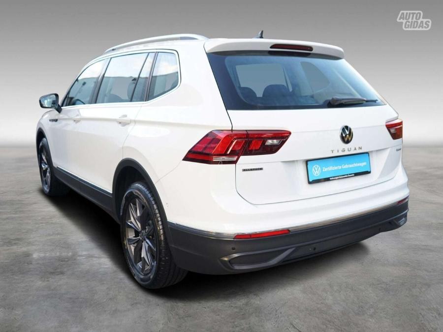 Balts Volkswagen Tiguan Allspace 2022 Kauņa, ar dzinēja tilpumu 2.00 L un nobraukumu 77 tūkst. km par 33167 €, foto 3 vietnē AUTOMOTO.COM.LV