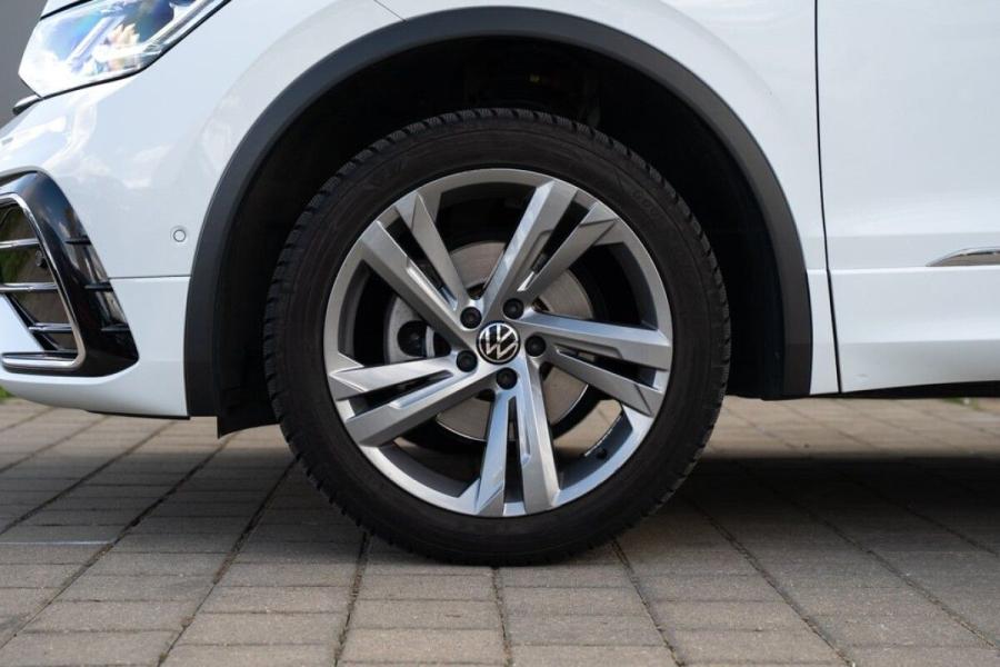White Volkswagen Tiguan Allspace 2022 in Vilnius, with an engine capacity of 2.00 L and mileage of 66 thousand km for 28900 €, photo 8 on AUTOMOTO.COM.LV