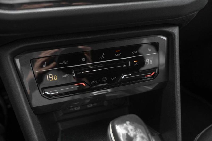 White Volkswagen Tiguan Allspace 2022 in Vilnius, with an engine capacity of 2.00 L and mileage of 66 thousand km for 28900 €, photo 15 on AUTOMOTO.COM.LV