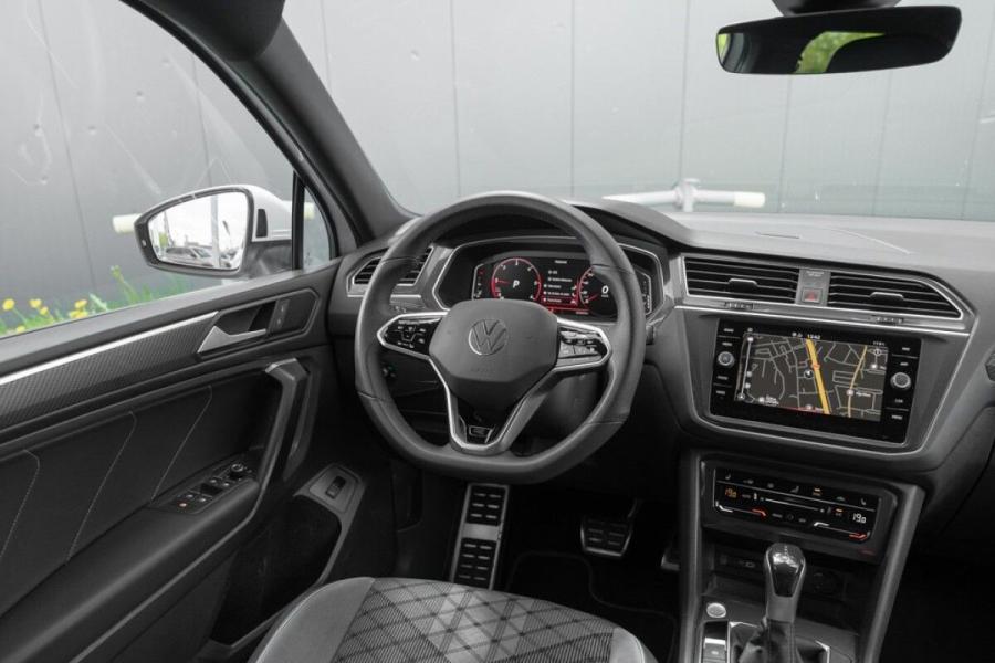 White Volkswagen Tiguan Allspace 2022 in Vilnius, with an engine capacity of 2.00 L and mileage of 66 thousand km for 28900 €, photo 22 on AUTOMOTO.COM.LV