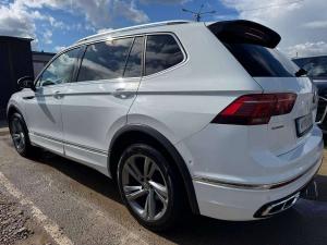 Balts Volkswagen Tiguan Allspace 2022 Viļņa, ar dzinēja tilpumu 1.97 L un nobraukumu 173 tūkst. km par 22800 €, foto 4 vietnē AUTOMOTO.COM.LV