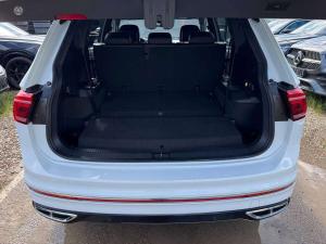 Balts Volkswagen Tiguan Allspace 2022 Viļņa, ar dzinēja tilpumu 1.97 L un nobraukumu 173 tūkst. km par 22800 €, foto 29 vietnē AUTOMOTO.COM.LV