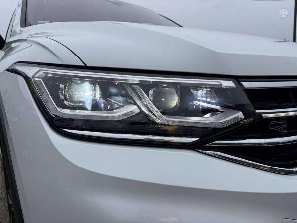 White Volkswagen Tiguan Allspace 2022 in Vilnius, with an engine capacity of 2.00 L and mileage of 130 thousand km for 29800 €, photo 3 on AUTOMOTO.COM.LV