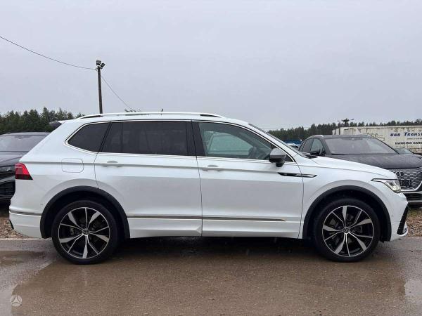 White Volkswagen Tiguan Allspace 2022 in Vilnius, with an engine capacity of 2.00 L and mileage of 130 thousand km for 29800 €, photo 6 on AUTOMOTO.COM.LV