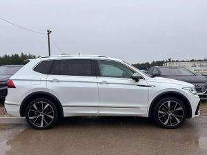 White Volkswagen Tiguan Allspace 2022 in Vilnius, with an engine capacity of 2.00 L and mileage of 130 thousand km for 29800 €, photo 7 on AUTOMOTO.COM.LV