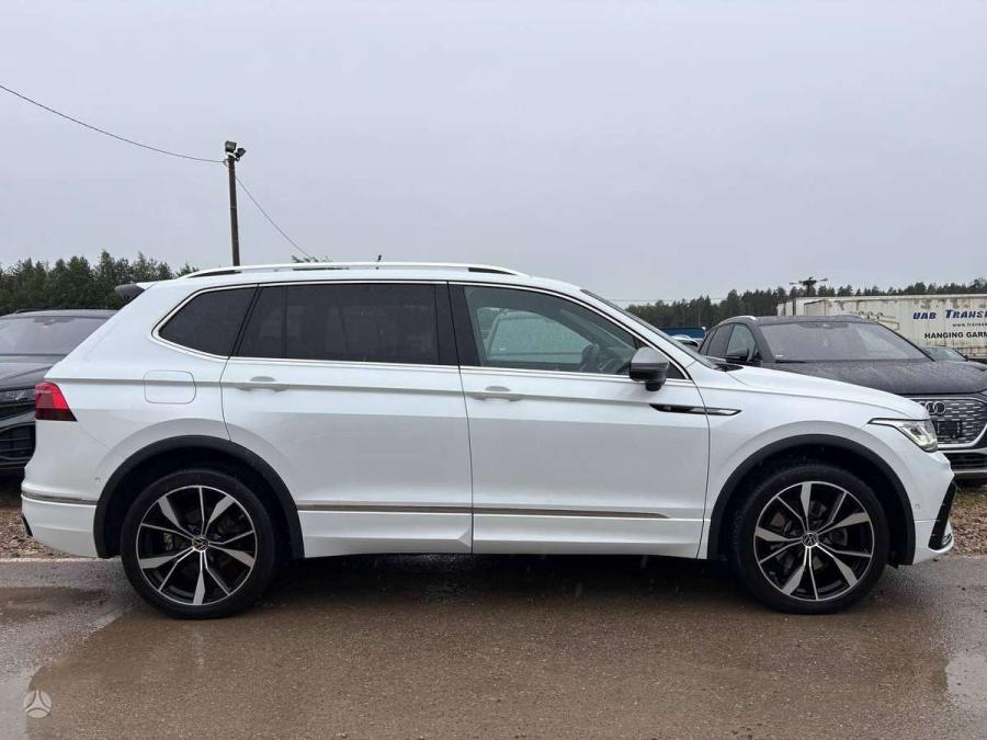 White Volkswagen Tiguan Allspace 2022 in Vilnius, with an engine capacity of 2.00 L and mileage of 130 thousand km for 29800 €, photo 7 on AUTOMOTO.COM.LV