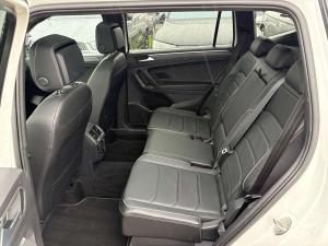 White Volkswagen Tiguan Allspace 2022 in Vilnius, with an engine capacity of 2.00 L and mileage of 130 thousand km for 29800 €, photo 19 on AUTOMOTO.COM.LV