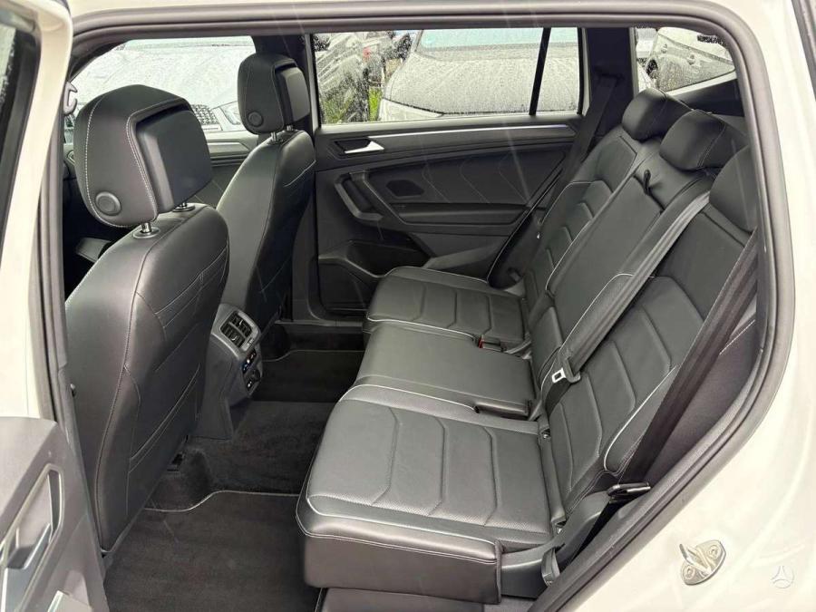 White Volkswagen Tiguan Allspace 2022 in Vilnius, with an engine capacity of 2.00 L and mileage of 130 thousand km for 29800 €, photo 19 on AUTOMOTO.COM.LV