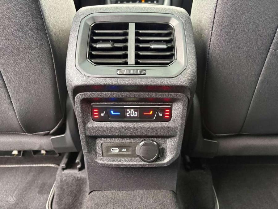 White Volkswagen Tiguan Allspace 2022 in Vilnius, with an engine capacity of 2.00 L and mileage of 130 thousand km for 29800 €, photo 22 on AUTOMOTO.COM.LV