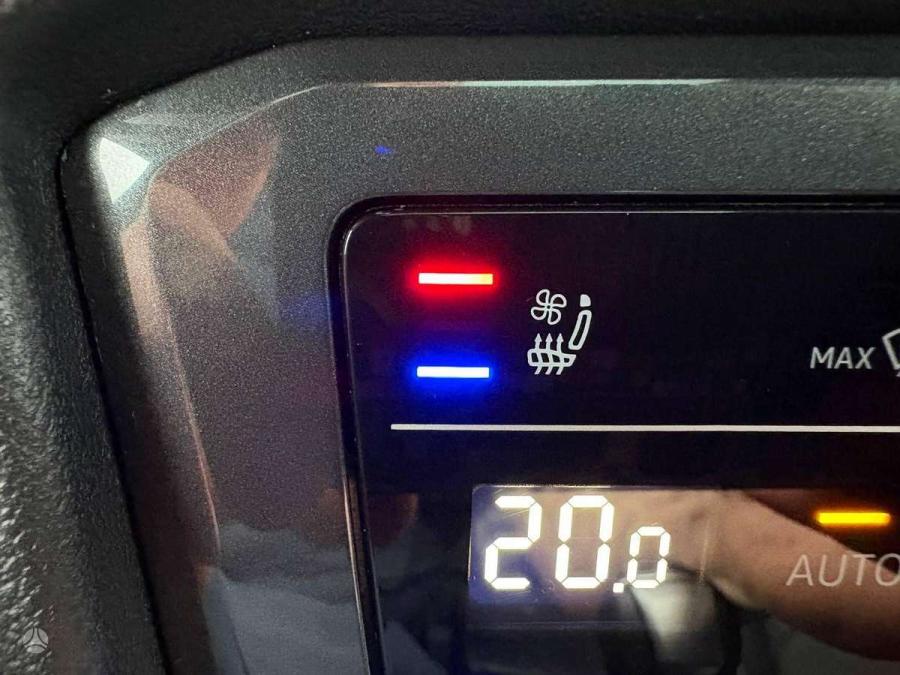 White Volkswagen Tiguan Allspace 2022 in Vilnius, with an engine capacity of 2.00 L and mileage of 130 thousand km for 29800 €, photo 36 on AUTOMOTO.COM.LV