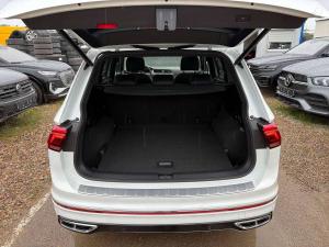 White Volkswagen Tiguan Allspace 2022 in Vilnius, with an engine capacity of 2.00 L and mileage of 130 thousand km for 29800 €, photo 37 on AUTOMOTO.COM.LV