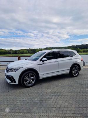 White Volkswagen Tiguan Allspace 2022 in Kaunas, with an engine capacity of 1.50 L and mileage of 67 thousand km for 29900 €, photo 1 on AUTOMOTO.COM.LV