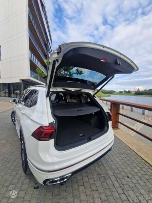 Balts Volkswagen Tiguan Allspace 2022 Kauņa, ar dzinēja tilpumu 1.50 L un nobraukumu 67 tūkst. km par 29900 €, foto 8 vietnē AUTOMOTO.COM.LV