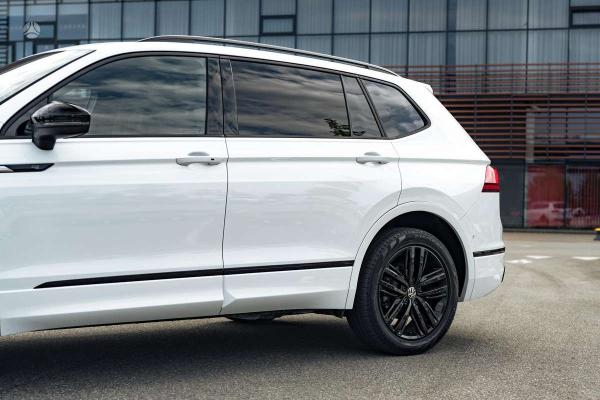 White Volkswagen Tiguan Allspace 2022 in Klaipeda, with an engine capacity of 2.00 L and mileage of 31 thousand km for 23800 €, photo 5 on AUTOMOTO.COM.LV