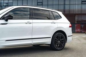 White Volkswagen Tiguan Allspace 2022 in Klaipeda, with an engine capacity of 2.00 L and mileage of 31 thousand km for 23800 €, photo 5 on AUTOMOTO.COM.LV