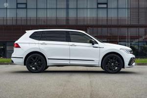 White Volkswagen Tiguan Allspace 2022 in Klaipeda, with an engine capacity of 2.00 L and mileage of 31 thousand km for 23800 €, photo 9 on AUTOMOTO.COM.LV