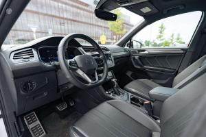 White Volkswagen Tiguan Allspace 2022 in Klaipeda, with an engine capacity of 2.00 L and mileage of 31 thousand km for 23800 €, photo 19 on AUTOMOTO.COM.LV