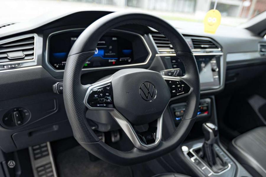 White Volkswagen Tiguan Allspace 2022 in Klaipeda, with an engine capacity of 2.00 L and mileage of 31 thousand km for 23800 €, photo 20 on AUTOMOTO.COM.LV
