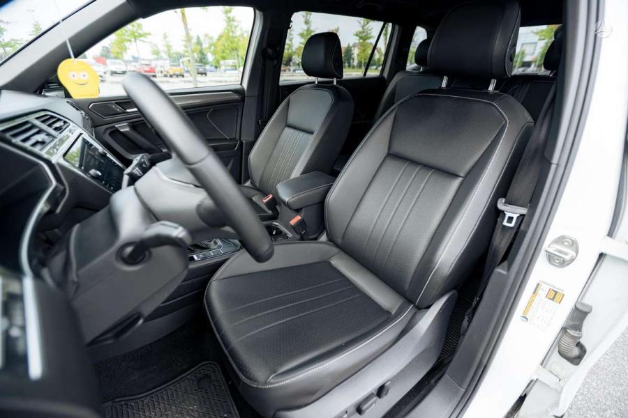 White Volkswagen Tiguan Allspace 2022 in Klaipeda, with an engine capacity of 2.00 L and mileage of 31 thousand km for 23800 €, photo 21 on AUTOMOTO.COM.LV