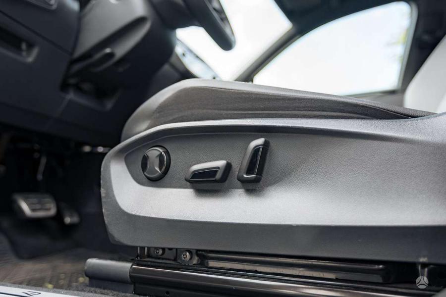 White Volkswagen Tiguan Allspace 2022 in Klaipeda, with an engine capacity of 2.00 L and mileage of 31 thousand km for 23800 €, photo 22 on AUTOMOTO.COM.LV