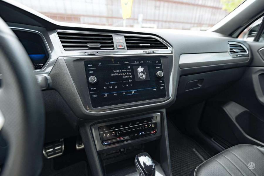 White Volkswagen Tiguan Allspace 2022 in Klaipeda, with an engine capacity of 2.00 L and mileage of 31 thousand km for 23800 €, photo 24 on AUTOMOTO.COM.LV