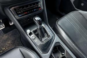 White Volkswagen Tiguan Allspace 2022 in Klaipeda, with an engine capacity of 2.00 L and mileage of 31 thousand km for 23800 €, photo 26 on AUTOMOTO.COM.LV