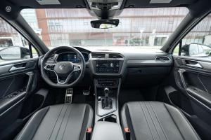 White Volkswagen Tiguan Allspace 2022 in Klaipeda, with an engine capacity of 2.00 L and mileage of 31 thousand km for 23800 €, photo 27 on AUTOMOTO.COM.LV