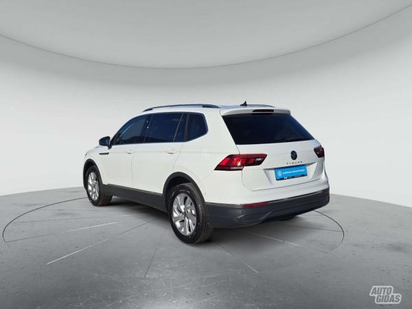 Balts Volkswagen Tiguan Allspace 2023 Kauņa, ar dzinēja tilpumu 1.50 L un nobraukumu 45 tūkst. km par 33092 €, foto 4 vietnē AUTOMOTO.COM.LV
