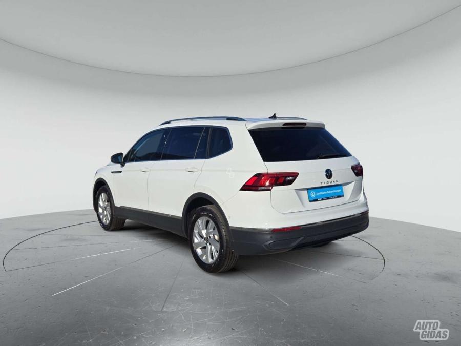 Balts Volkswagen Tiguan Allspace 2023 Kauņa, ar dzinēja tilpumu 1.50 L un nobraukumu 45 tūkst. km par 33092 €, foto 4 vietnē AUTOMOTO.COM.LV