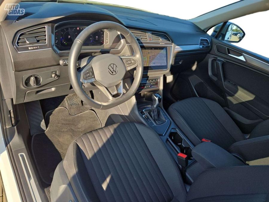 Balts Volkswagen Tiguan Allspace 2023 Kauņa, ar dzinēja tilpumu 1.50 L un nobraukumu 45 tūkst. km par 33092 €, foto 5 vietnē AUTOMOTO.COM.LV