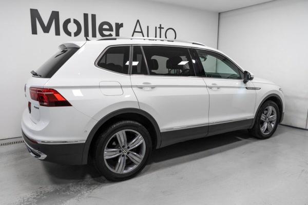 Balts Volkswagen Tiguan Allspace 2023 Viļņa, ar dzinēja tilpumu 2.00 L un nobraukumu 90 tūkst. km par 29950 €, foto 4 vietnē AUTOMOTO.COM.LV