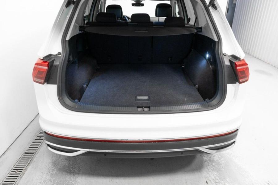 Белый Фольксваген Tiguan Allspace 2023 в Вильнюс, объемом двигателя 2.00 л и пробегом 90 тыс. км за 29950 €, фото 22 на AUTOMOTO.COM.LV