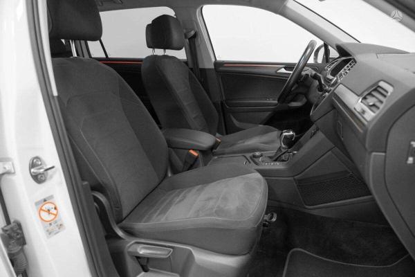 Balts Volkswagen Tiguan Allspace 2023 Viļņa, ar dzinēja tilpumu 2.00 L un nobraukumu 90 tūkst. km par 29950 €, foto 5 vietnē AUTOMOTO.COM.LV