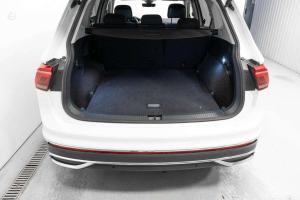Белый Фольксваген Tiguan Allspace 2023 в Вильнюс, объемом двигателя 2.00 л и пробегом 90 тыс. км за 29950 €, фото 22 на AUTOMOTO.COM.LV