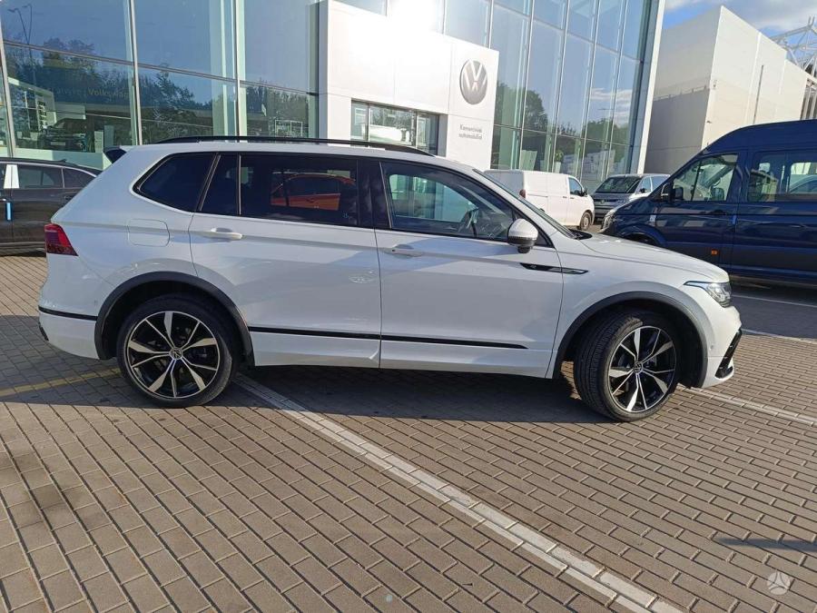 White Volkswagen Tiguan Allspace 2023 in Vilnius, with an engine capacity of 1.98 L and mileage of 16 thousand km for 32500 €, photo 3 on AUTOMOTO.COM.LV