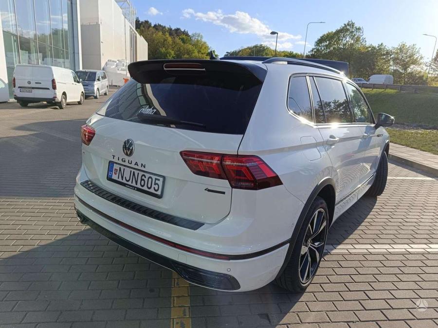 White Volkswagen Tiguan Allspace 2023 in Vilnius, with an engine capacity of 1.98 L and mileage of 16 thousand km for 32500 €, photo 4 on AUTOMOTO.COM.LV