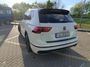 White Volkswagen Tiguan Allspace 2023 in Vilnius, with an engine capacity of 1.98 L and mileage of 16 thousand km for 32500 €, photo 6 on AUTOMOTO.COM.LV